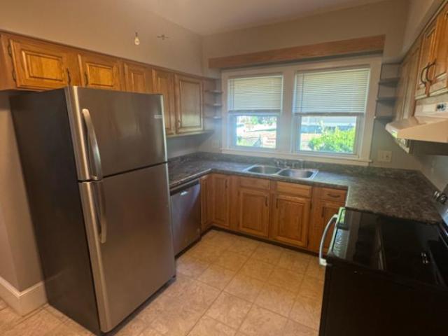 2 Br, 1 bath, Condo 366 Lowell St