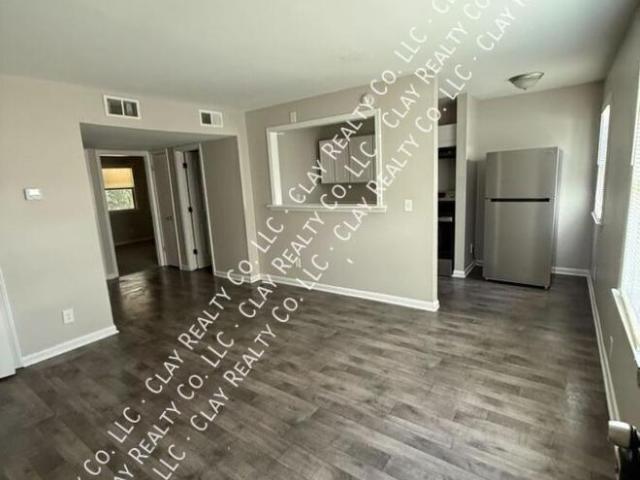 2 Br, 1 bath, Condo 3704 Flint St