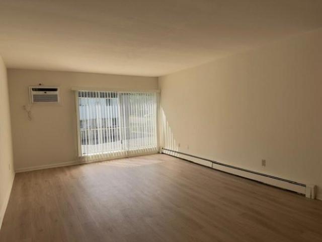 2 Br, 1 bath, Condo 3705 James St