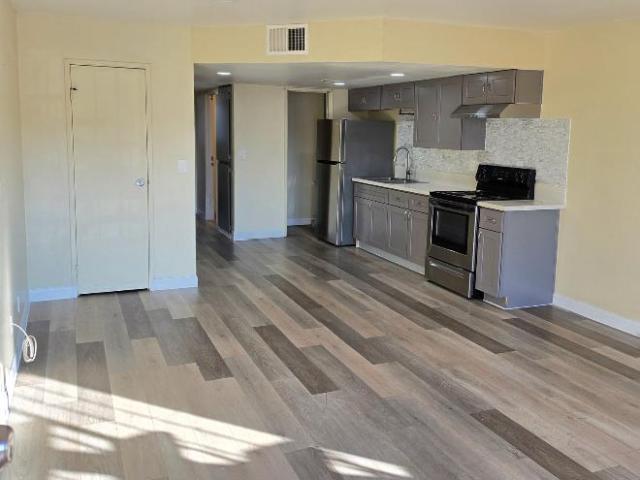 2 Br, 1 bath, Condo 3701 Thomas Ave