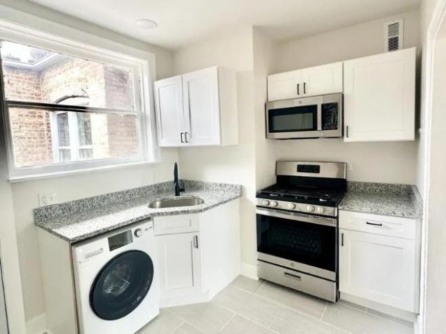 2 Br, 1 bath, Condo 3701 W Division Street