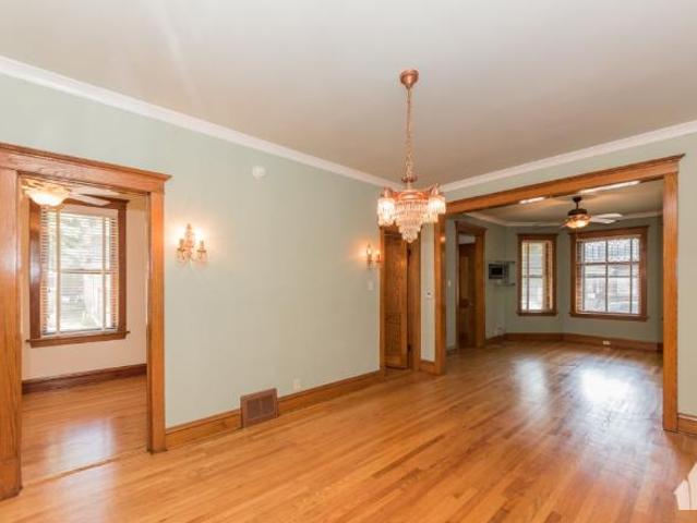 2 Br, 1 bath, Condo 3710 North Damen