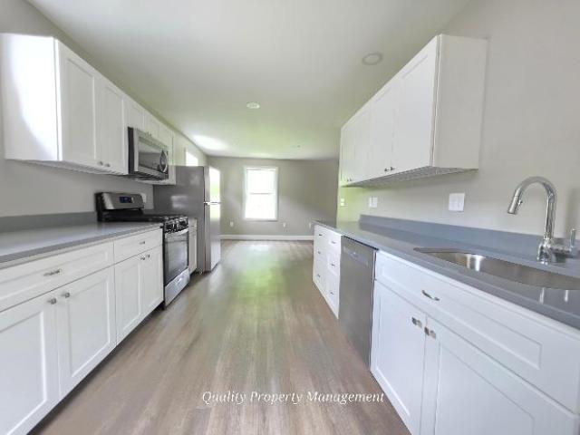2 Br, 1 bath, Condo 371 Lincoln Street