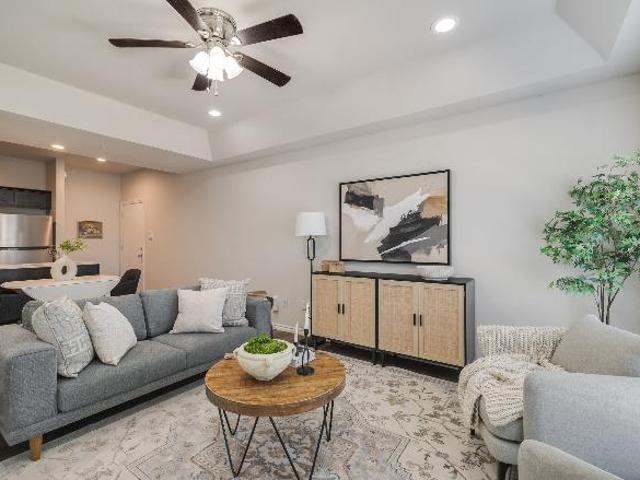 2 Br, 1 bath, Condo 3720 N Pennsylvania Ave