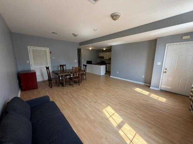 2 Br, 1 bath, Condo 372 Bramhall Ave