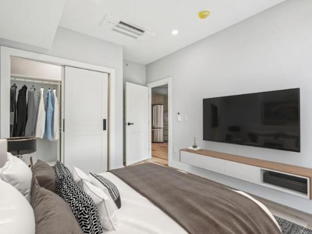 2 Br, 1 bath, Condo 3748 Lancaster Ave