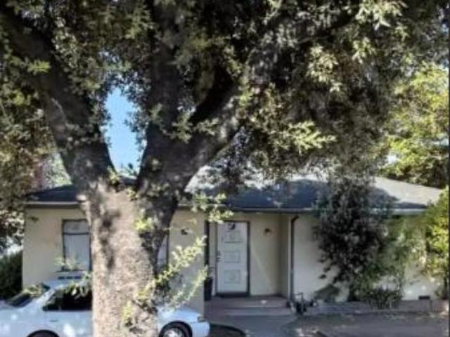 2 Br, 1 bath, Condo 3743 N Fresno St