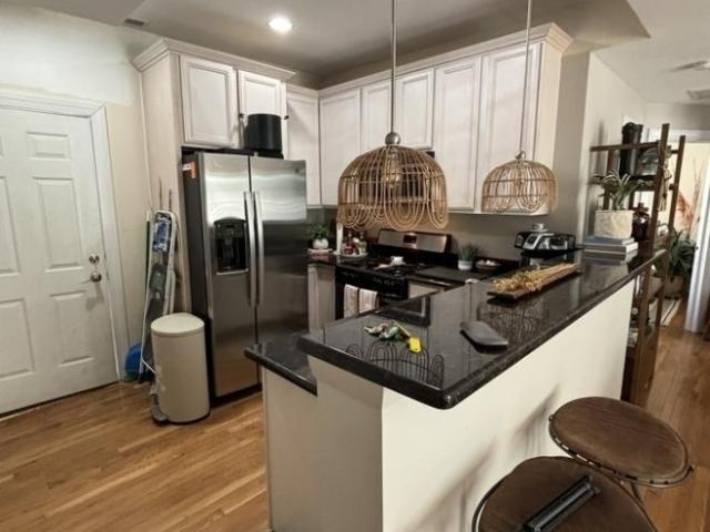2 Br, 1 bath, Condo 3752 W School St