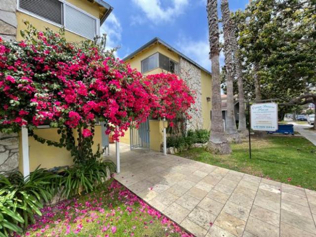 2 Br, 1 bath, Condo 3753 S Barrington Ave