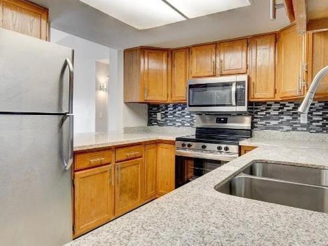 2 Br, 1 bath, Condo 3769 Carlyle Dr