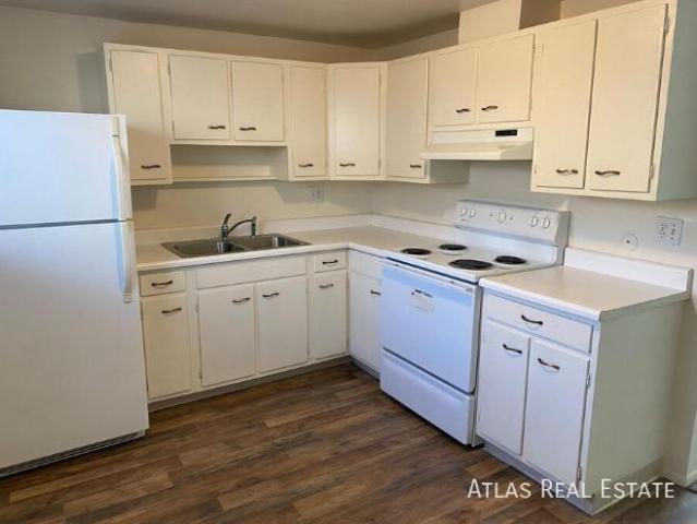 2 Br, 1 bath, Condo 3790 Owens Street