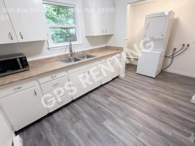 2 Br, 1 bath, Condo 3802 19th Ave SW