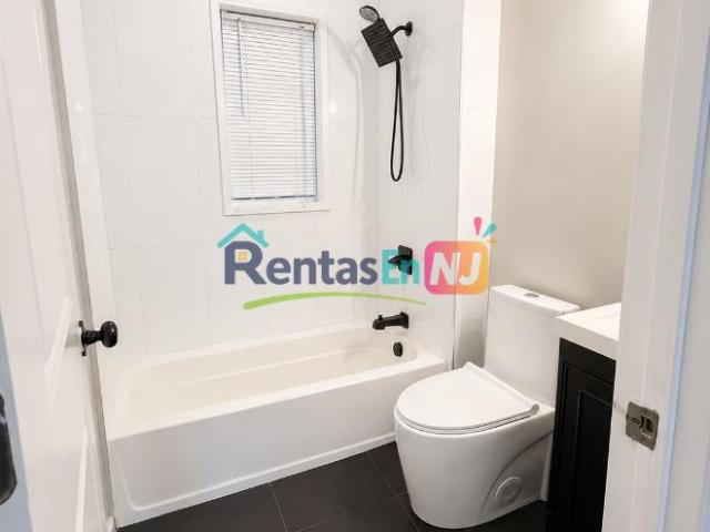 2 Br, 1 bath, Condo 380 N 11th St