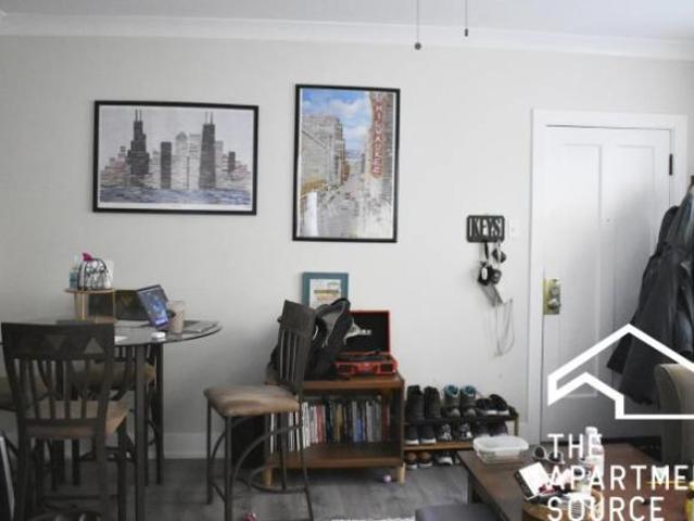 2 Br, 1 bath, Condo 3817 5 N Greenview Ave