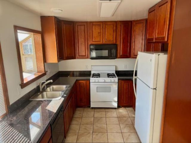 2 Br, 1 bath, Condo 3810 Redding St