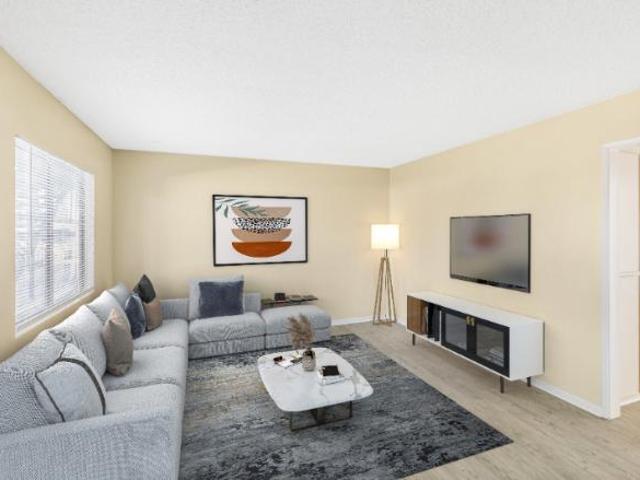 2 Br, 1 bath, Condo 38225 12th St E