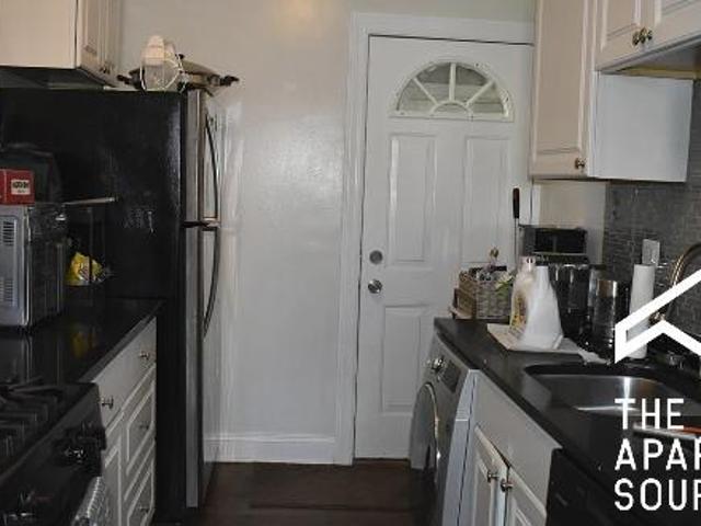 2 Br, 1 bath, Condo 3839 North Greenview Ave