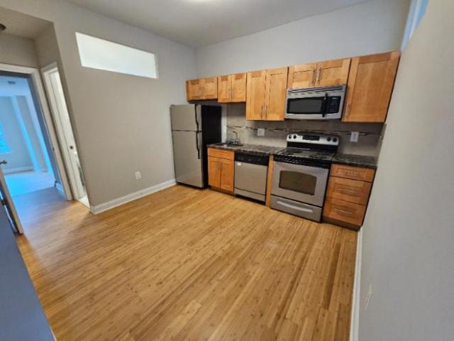 2 Br, 1 bath, Condo 3832 Baring St
