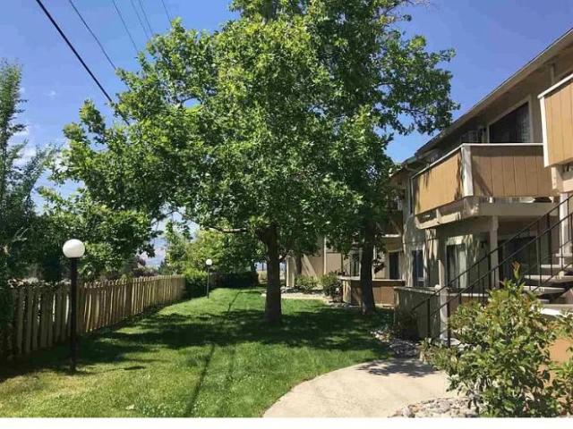 2 Br, 1 bath, Condo 3855 E Leonesio
