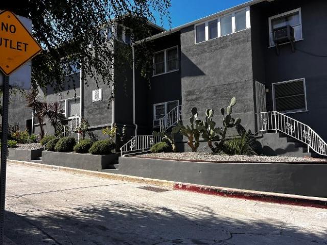 2 Br, 1 bath, Condo 3880 Roble Vista Drive