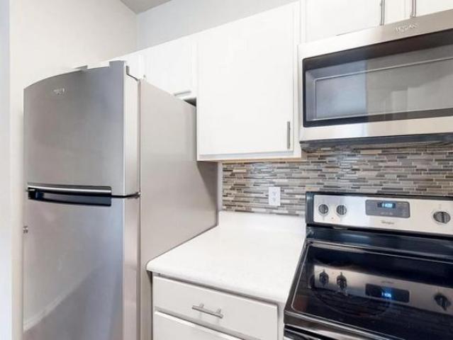 2 Br, 1 bath, Condo 3903 Se Military Dr