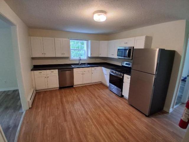 2 Br, 1 bath, Condo 391 School St