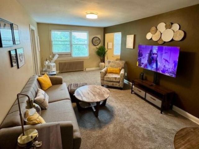 2 Br, 1 bath, Condo 3935 S St SE