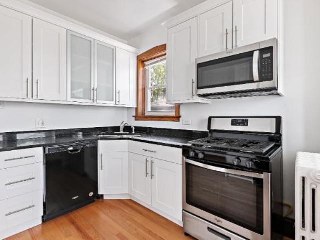 2 Br, 1 bath, Condo 3936 Marshfield