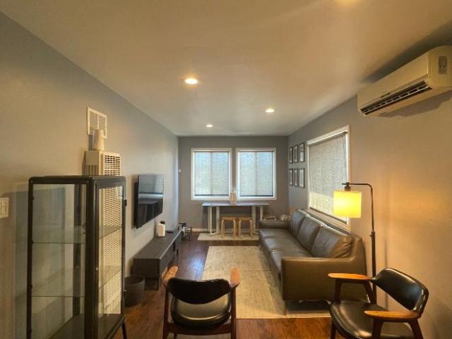 2 Br, 1 bath, Condo 3959 B Stret