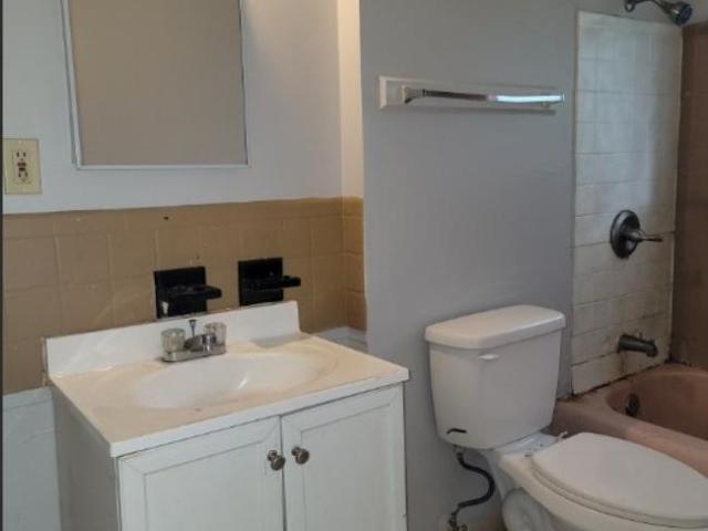 2 Br, 1 bath, Condo Thurston St Akron 44320