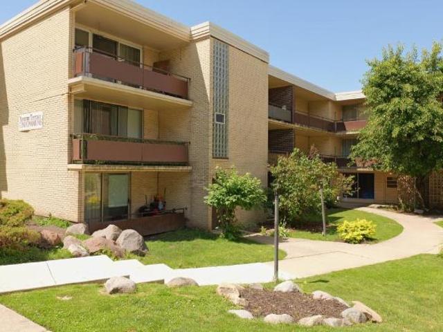 2 Br, 1 bath, Condo Fairview Ave