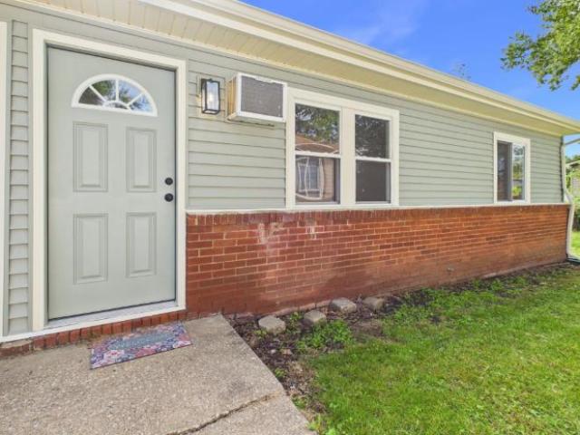2 Br, 1 bath, Divided 1624 Merrill Ave