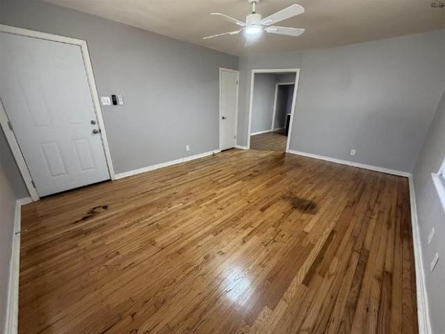 2 Br, 1 bath, Apartment 3206 9th St