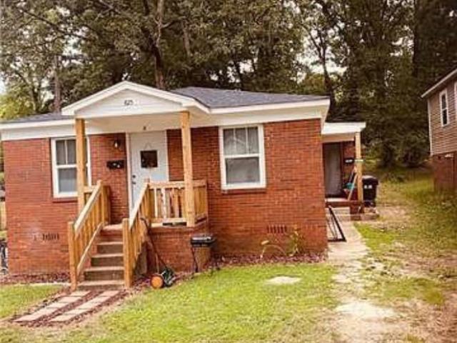 2 Br, 1 bath, Divided 825 Rodey Ave