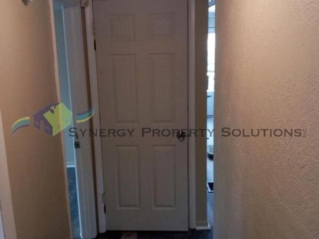 2 br, 1 bath House Saint Clair St. 393 R