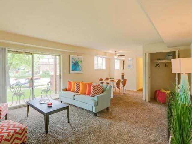 2 Br, 1 bath, Apartment 7605 Hillendale Rd