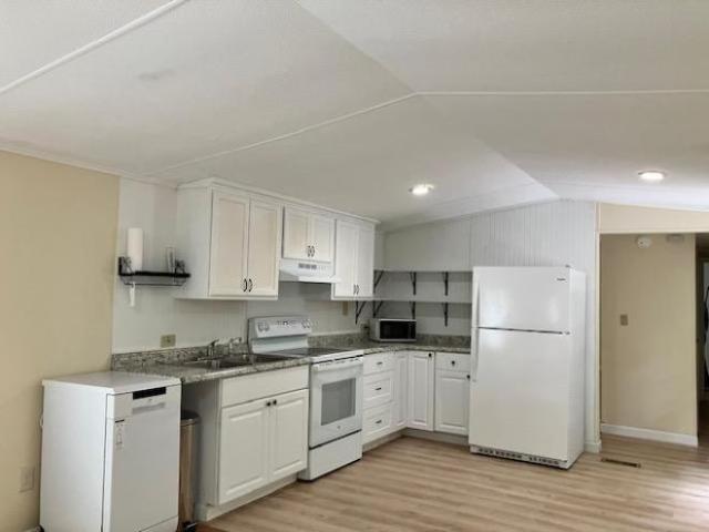 2 Br, 1 bath, Mobile/Manufactured 74 Lewis Rd