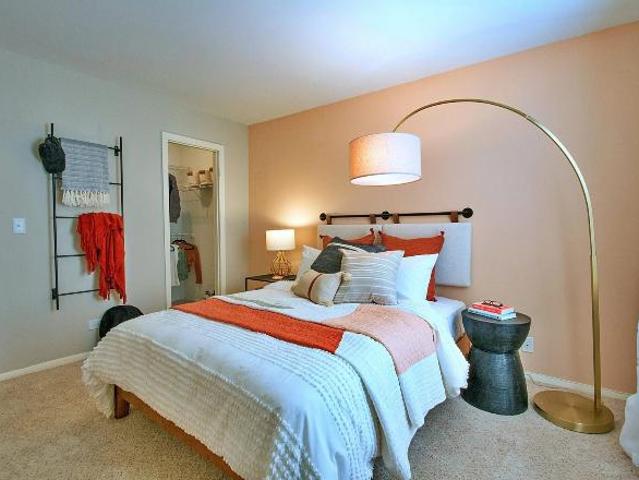 2 Br, 1 bath, Other 4125 Chesapeake Drive