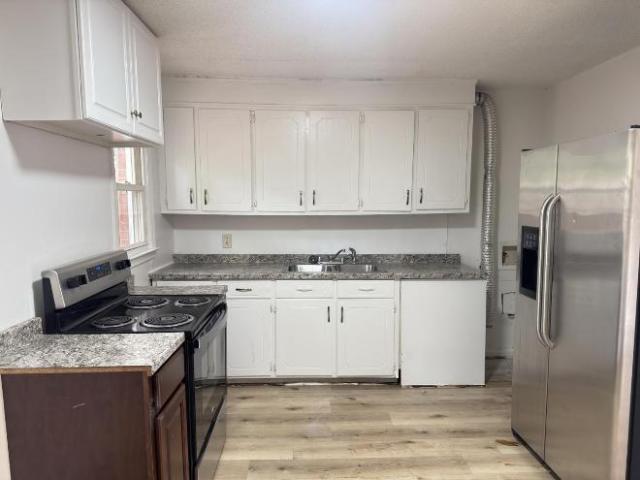 2 Br, 1 bath, Apartment 421 Honeywood Ave