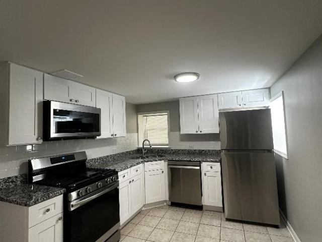 2 Br, 1 bath, Other 4233 W Potomac Ave