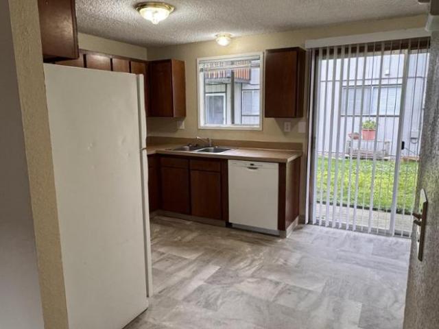 2 Br, 1 bath, Other 427 Hewitt Avenue
