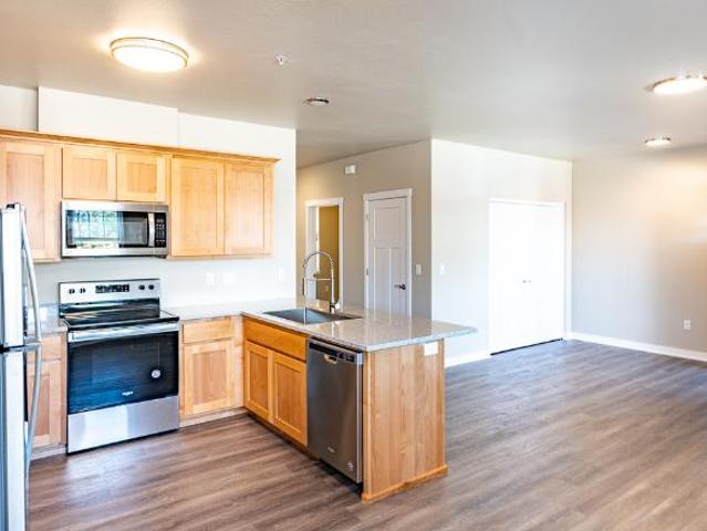 2 Br, 1 bath, Other 441 Talent Ave