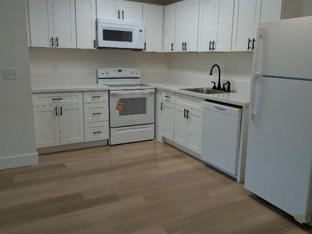 2 Br, 1 bath, Other 4909 Date Avenue