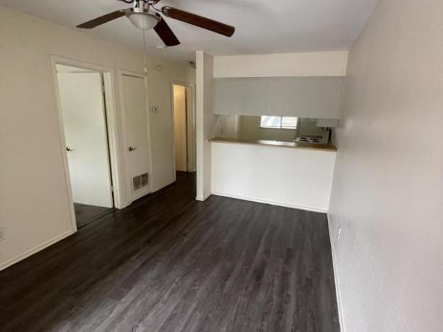 2 Br, 1 bath, Apartment 500 Burton Ave