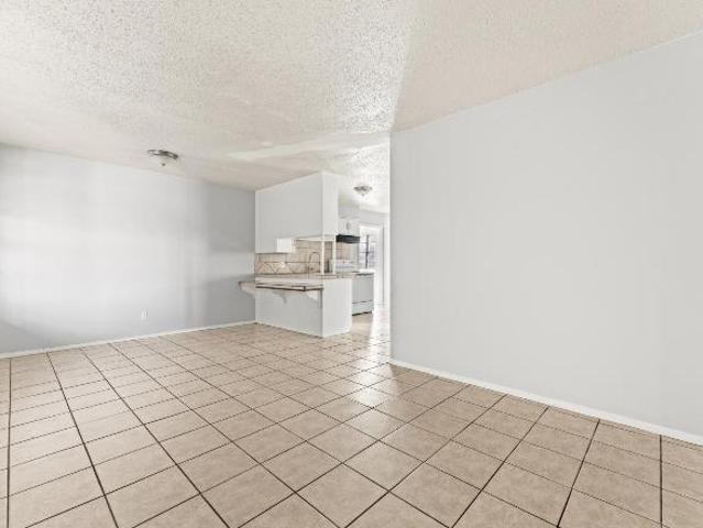 2 Br, 1 bath, Other 500 East Craven Avenue
