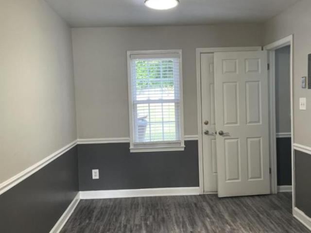 2 Br, 1 bath, Other 501 Greenbriar Rd