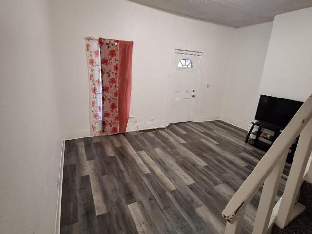 2 Br, 1 bath, Other 516 Scott Street