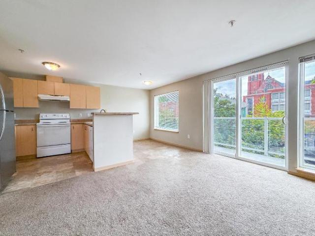 2 Br, 1 bath, Other 5200 Roosevelt Way Northeast