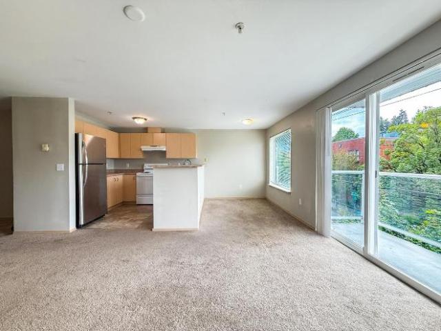 2 Br, 1 bath, Other 5200 Roosevelt Way Northeast
