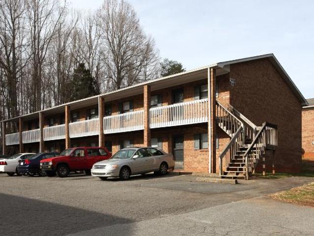 2 Br, 1 bath, Apartment 5470 Shattalon Dr